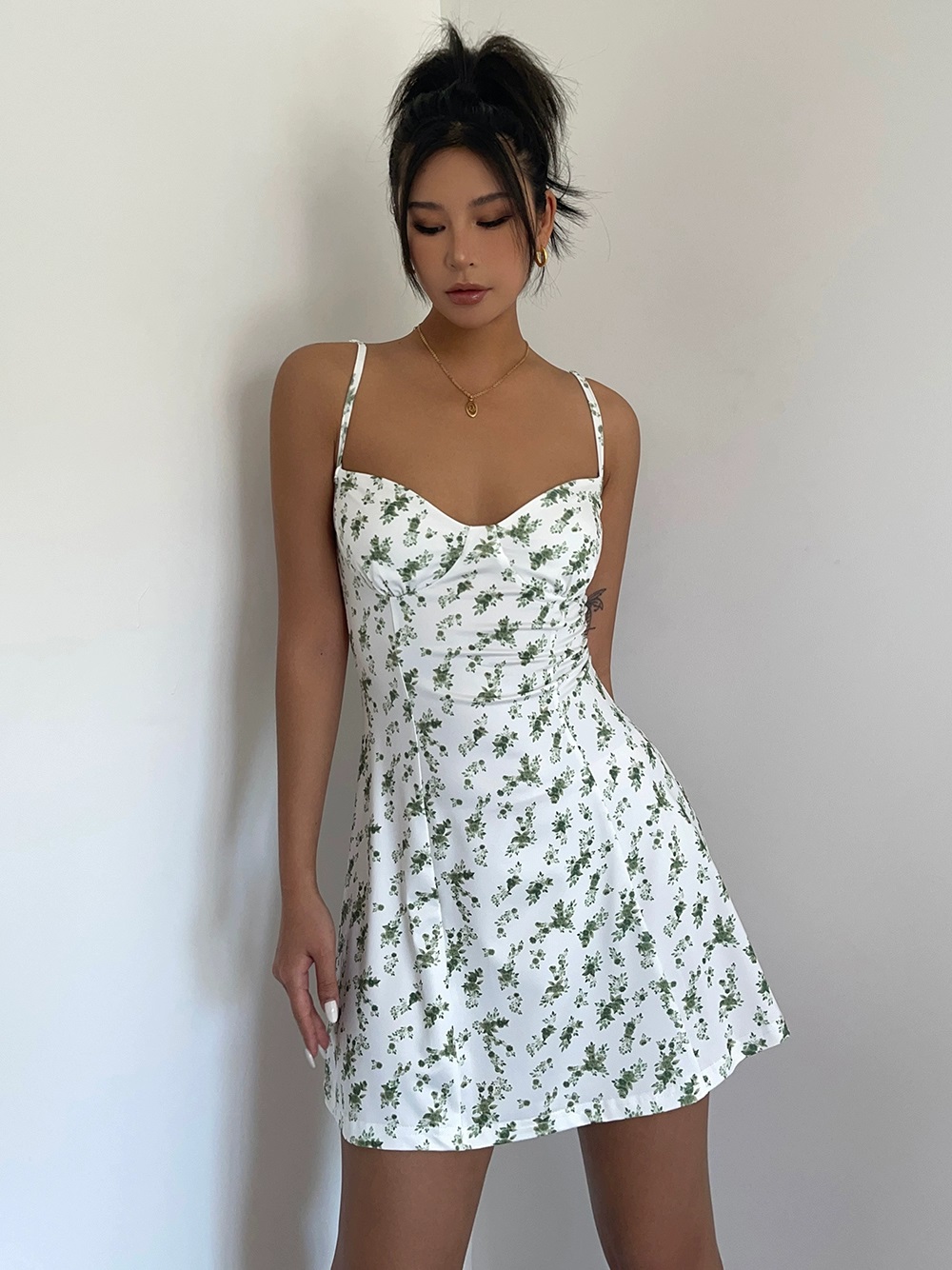 Low-cut Halter Sexy Holiday Floral Dress on Luulla